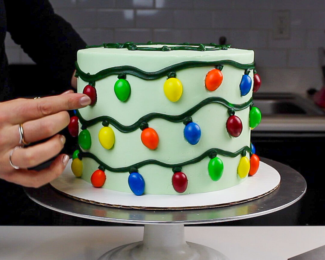 Christmas Lights Cake: The Cutest & Easiest Christmas Cake Design