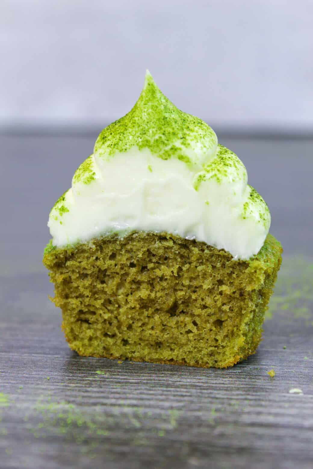 Matcha Cupcakes w / Whipped Vanilla Frosting-Chelsweets | Onyx