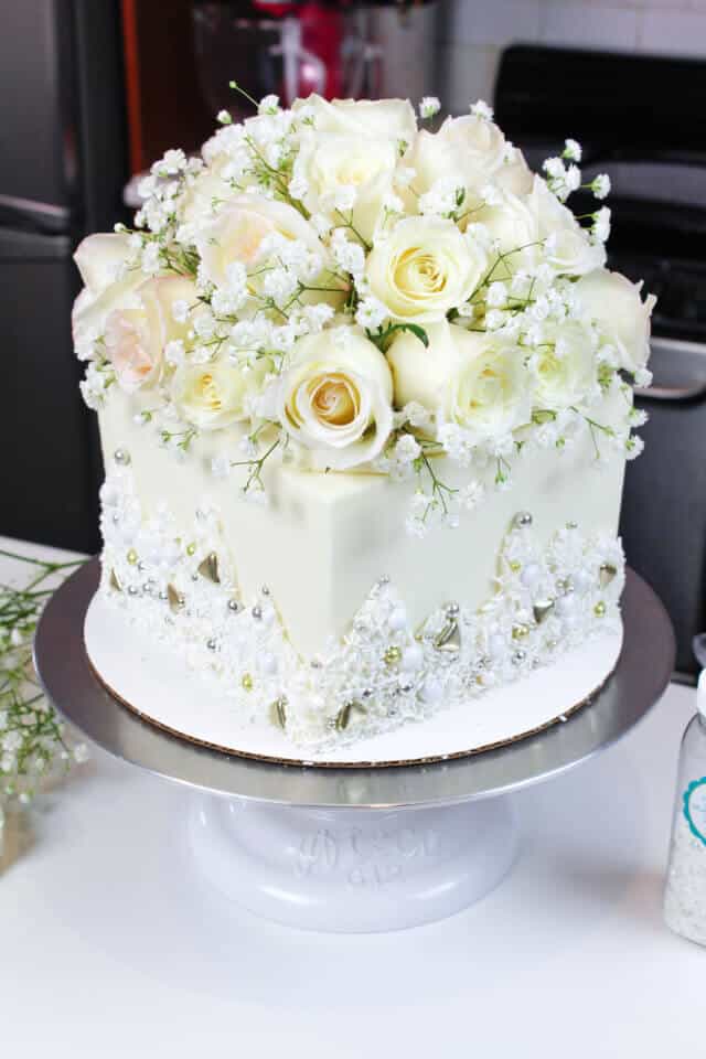 Want To Make Your Own Wedding Cake? Here's What You Need To Know