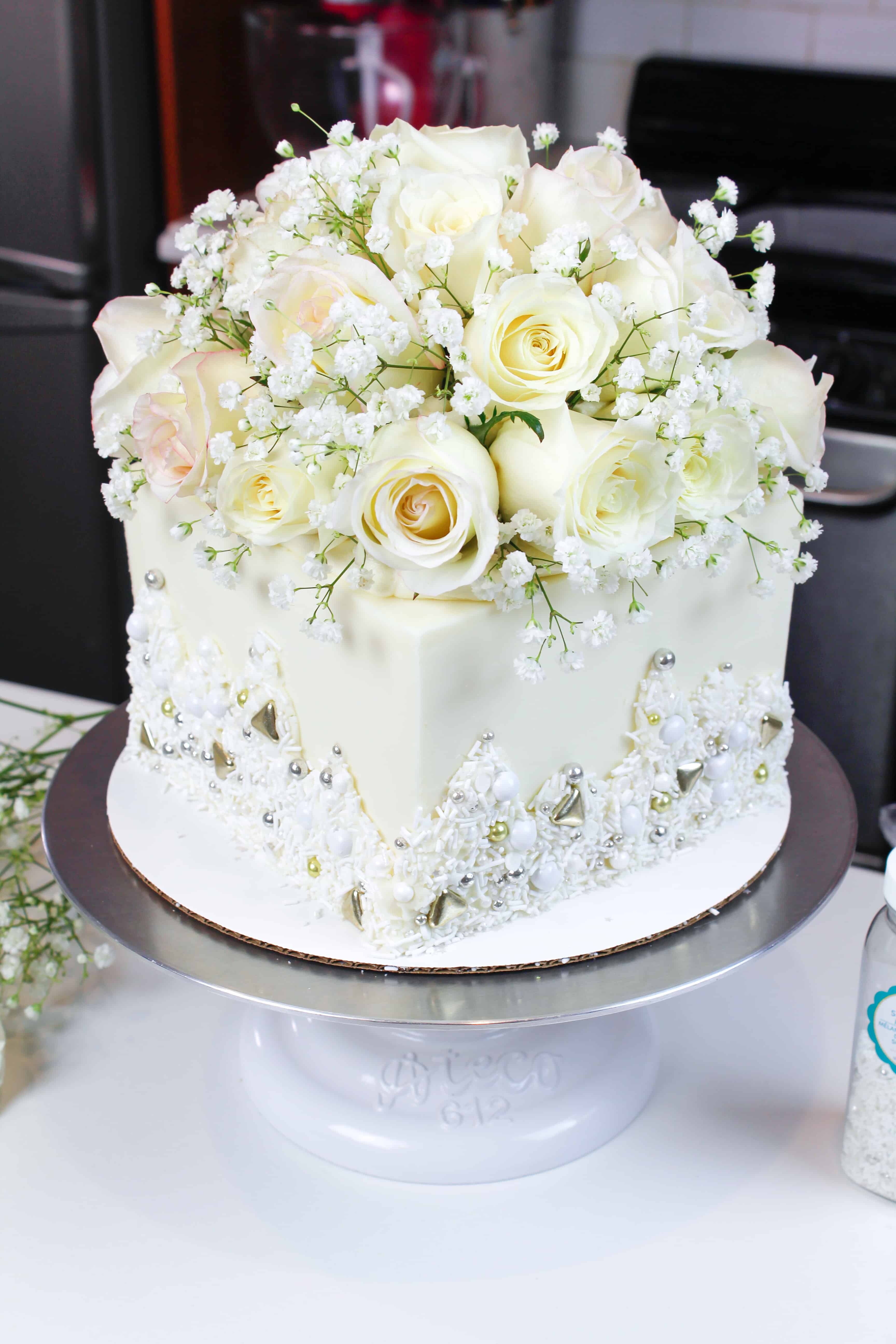 Want To Make Your Own Wedding Cake? Here's What You Need To Know