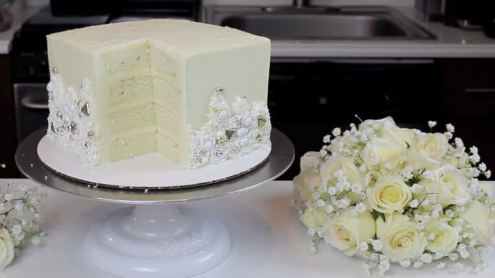 How to Put Fresh Flowers to a Cake - Chelsweets
