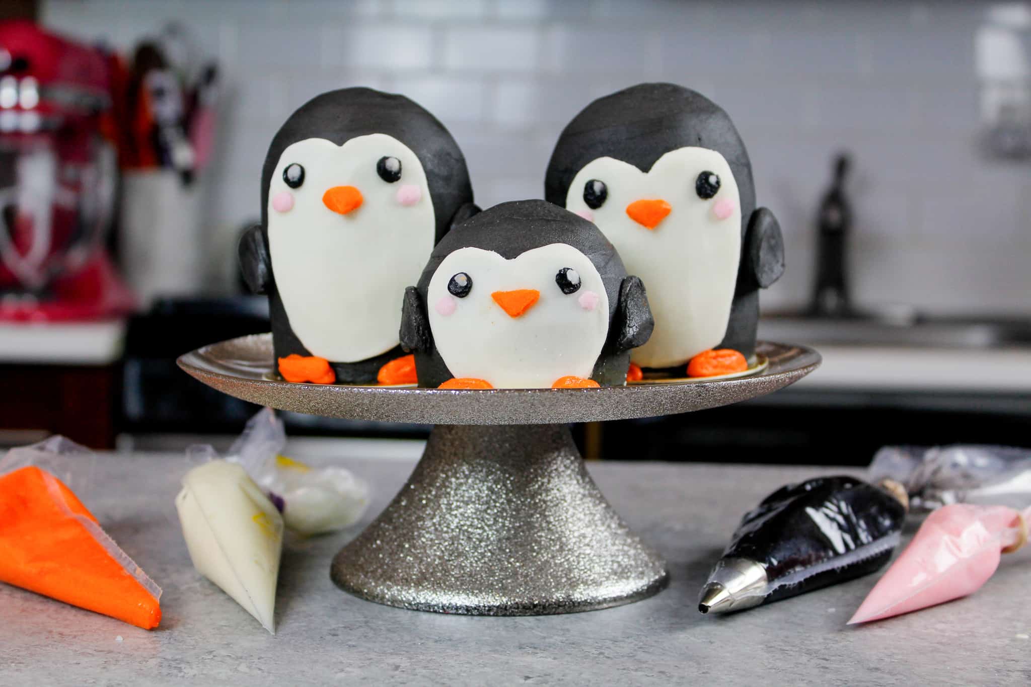 Penguin Cupcakes - The Cutest Winter Cupcake Idea