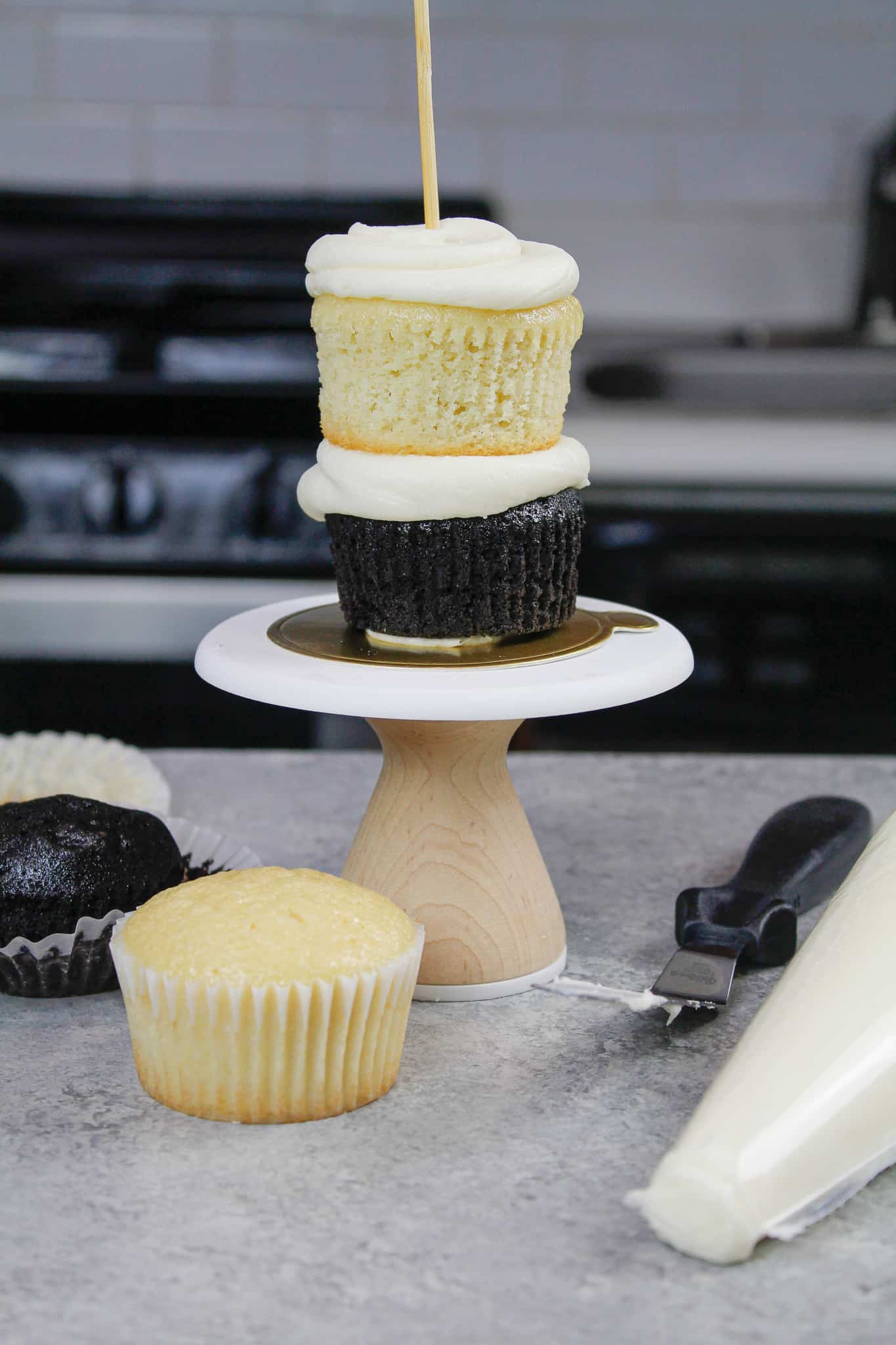 Penguin Cupcakes - The Cutest Winter Cupcake Idea