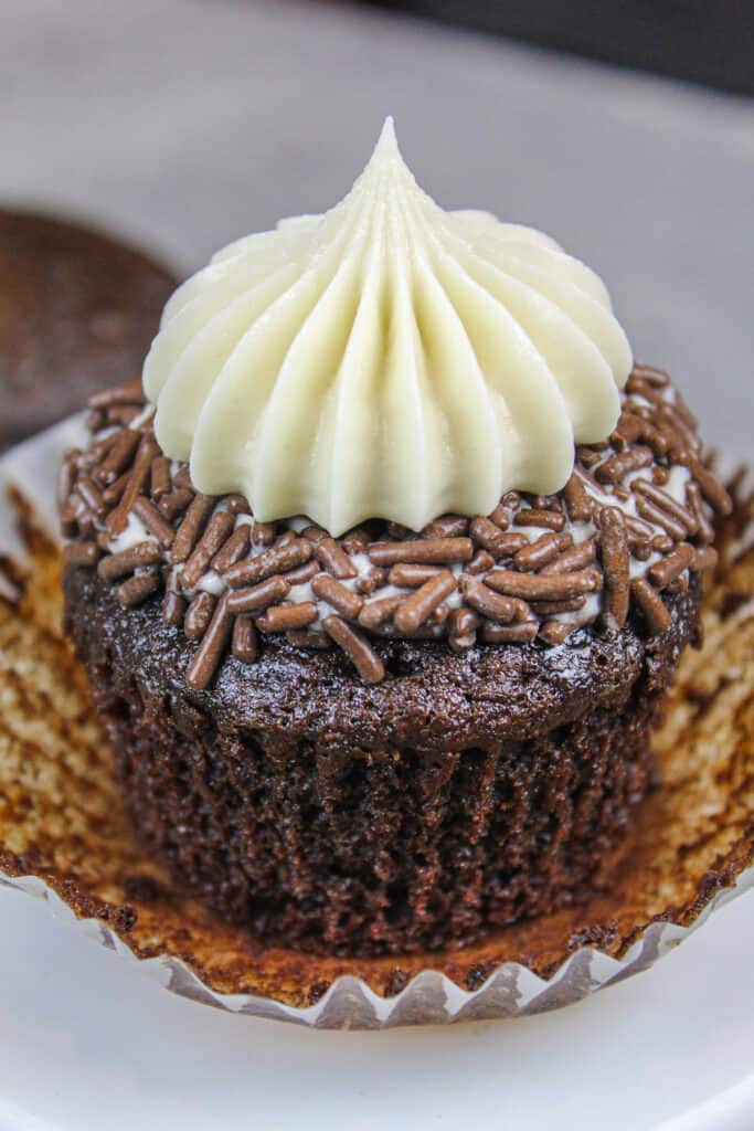 Baileys Cupcakes - Moist Cupcakes Topped w/ Baileys Frosting