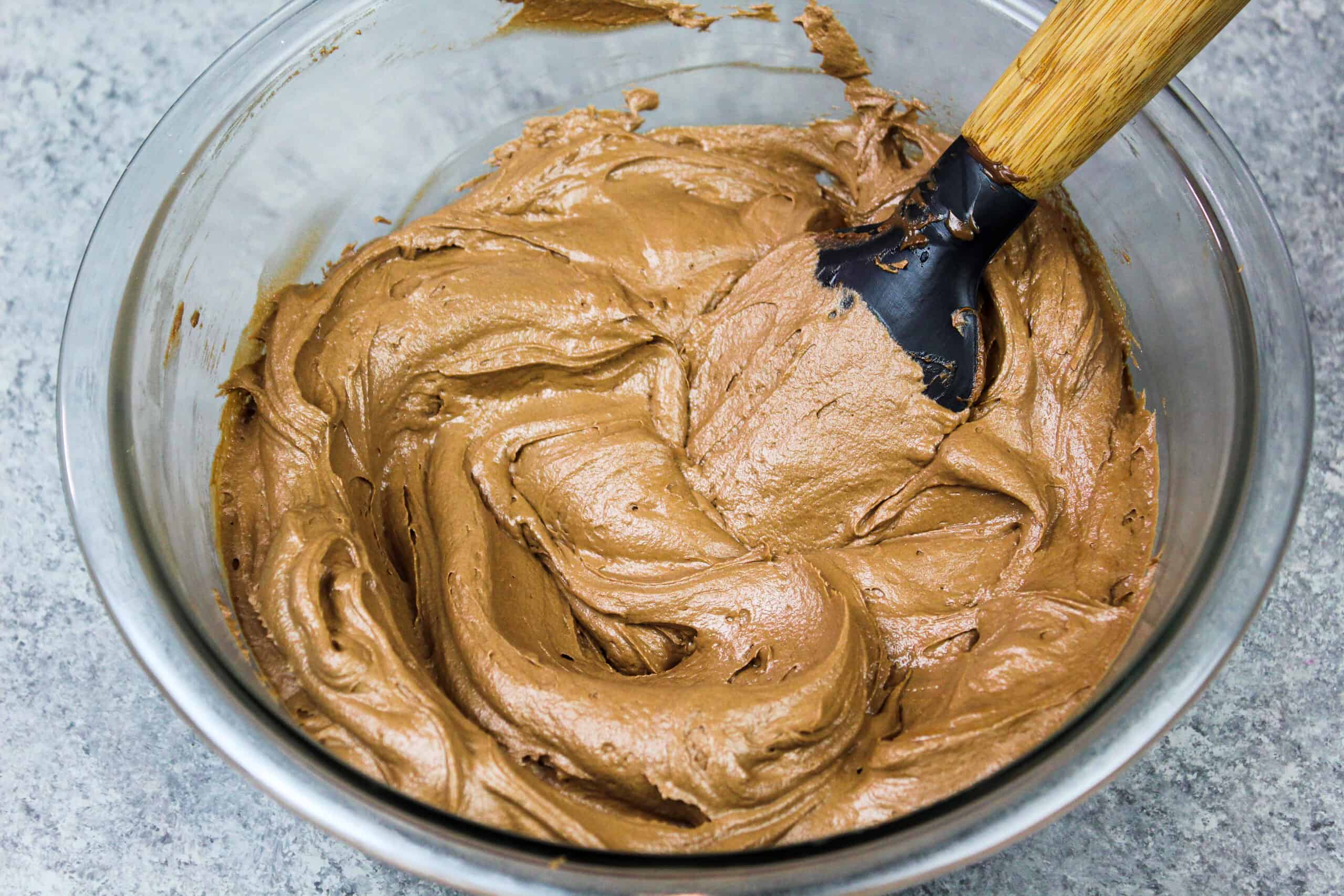 Nutella Buttercream Frosting: Easy, 7-Ingredient Recipe