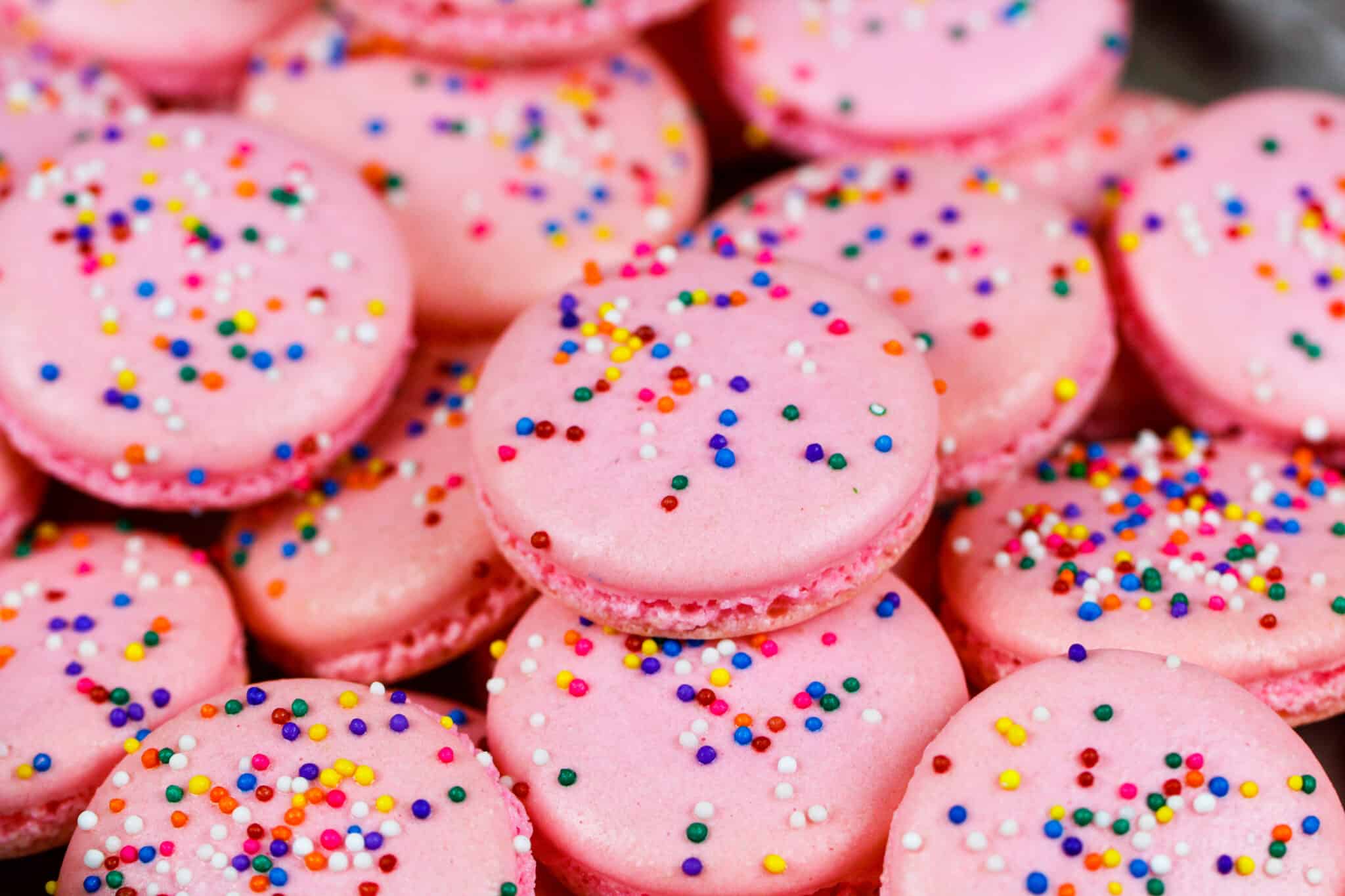 Birthday Cake Macarons: Recipe & Step by Step Tutorial