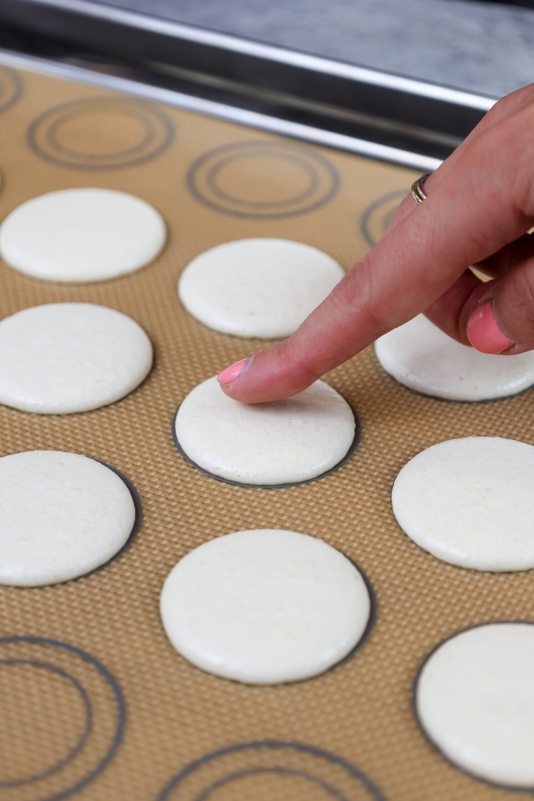 Vanilla Macaron Recipe with Video Tutorial - Chelsweets