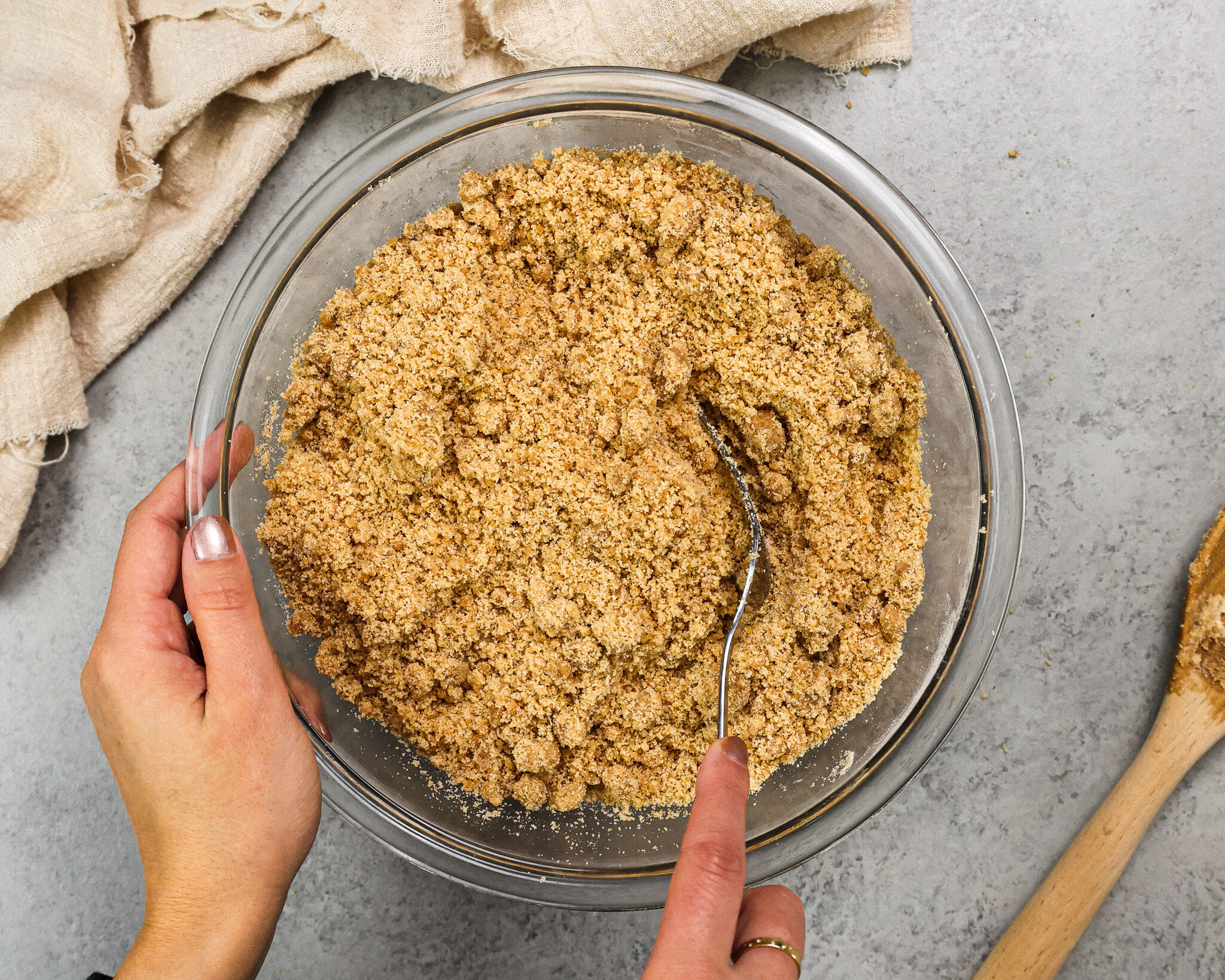 Cinnamon Streusel Topping: 6-Ingredient Recipe Ready in Minutes