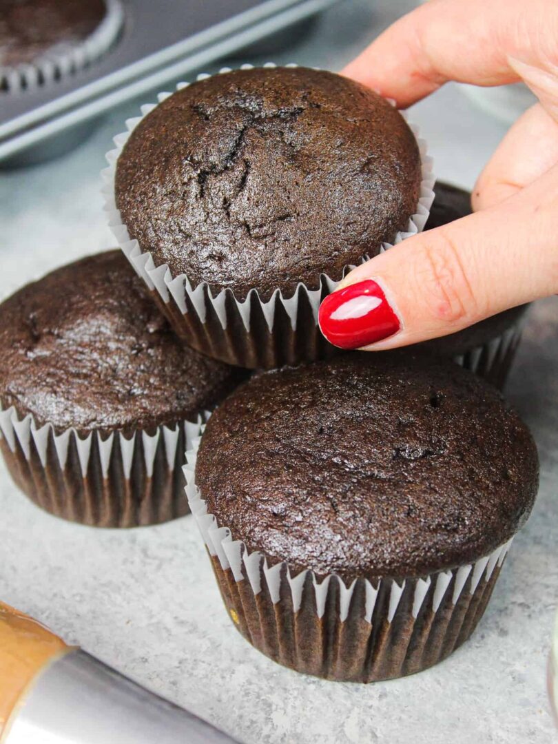 How to Make Sunflower Cupcakes: Easy Recipe & Tutorial - Chelsweets