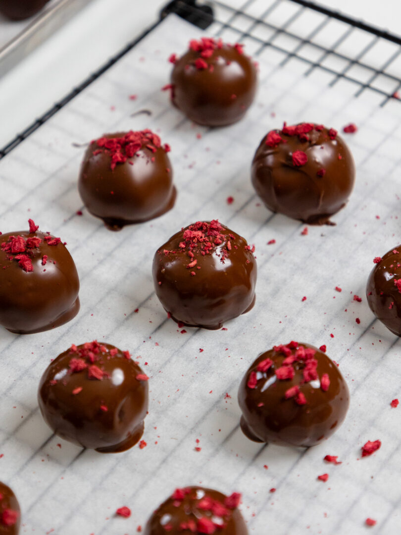 Raspberry Chocolate Truffles - Easy, 6-Ingredient Recipe