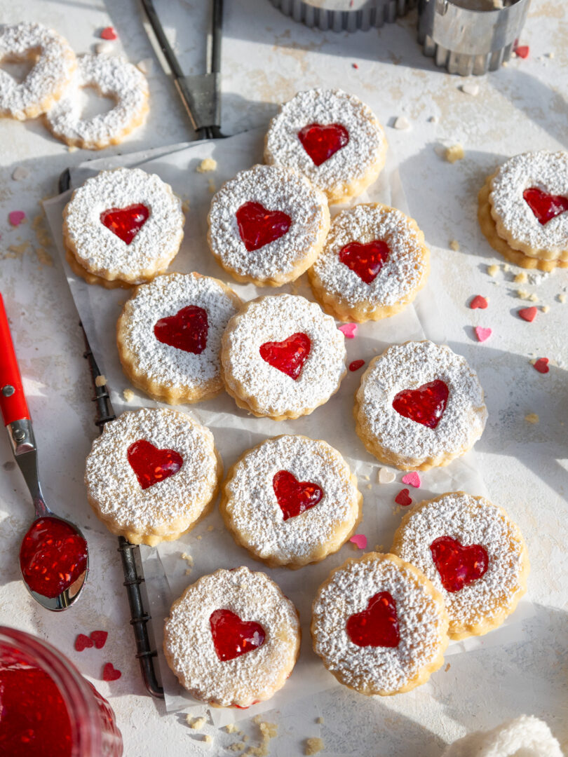Raspberry Linzer Cookies: Delicious and Easy Recipe