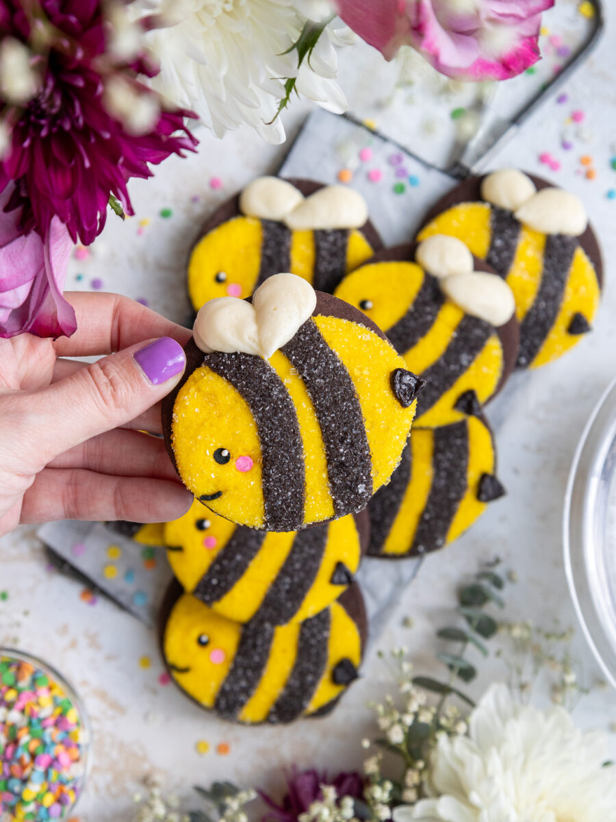 Bumble Bee Cookies: Delicious Recipe w/ Step-By Step Tutorial