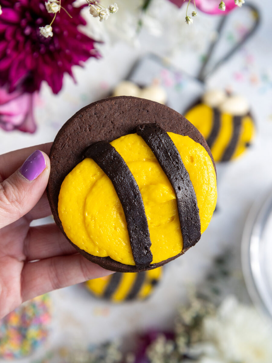 Bumble Bee Cookies: Delicious Recipe w/ Step-By Step Tutorial