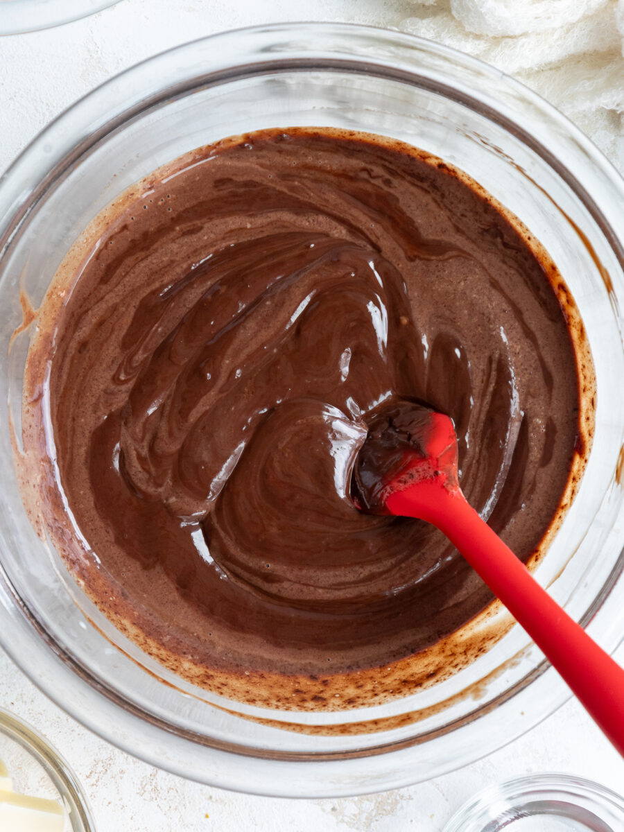 Millionaire Cake: Decadent Layers of Caramel & Chocolate