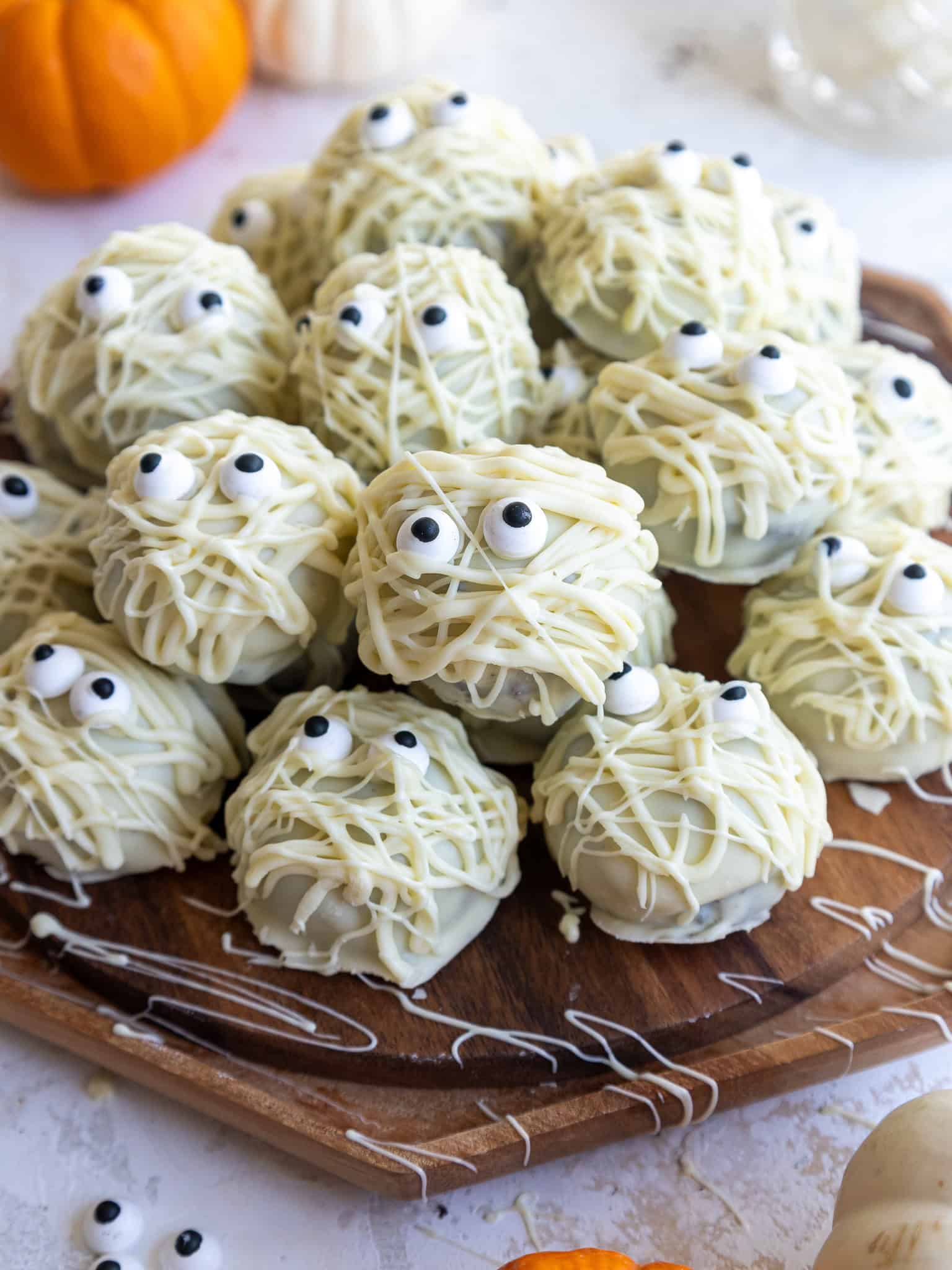 Mummy Cake Pops: Easy, 5-Ingredient Recipe